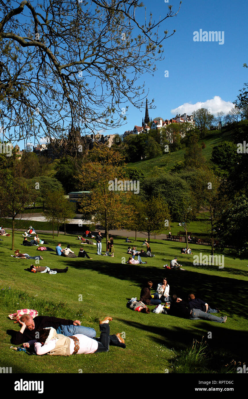 Princes gardens edimburgo hi-res stock photography and images - Alamy