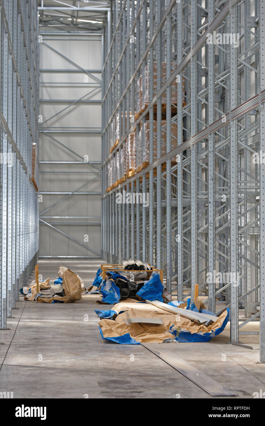 Warehouse debris hi-res stock photography and images - Alamy