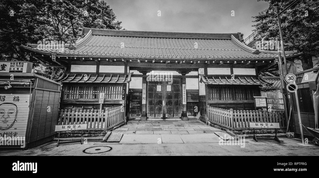 Historic district with old traditional wooden Japanese houses in Tokyo ...