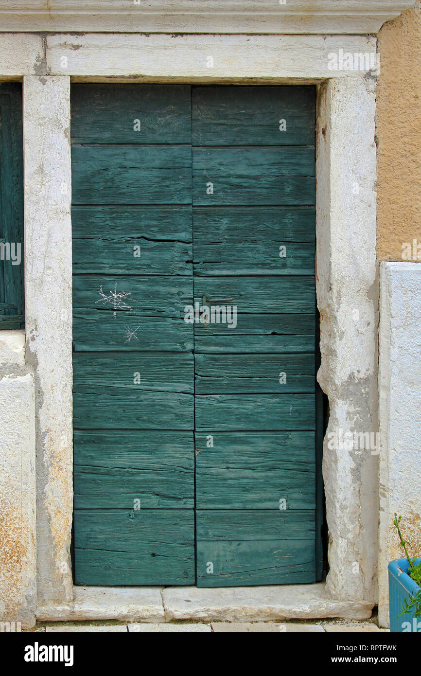 Old green cellar door hi-res stock photography and images - Alamy