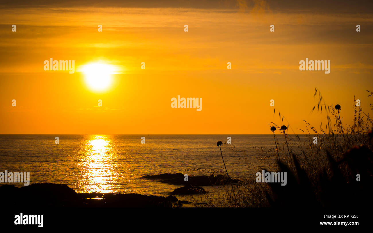 Atardecer en el mar hi-res stock photography and images - Alamy
