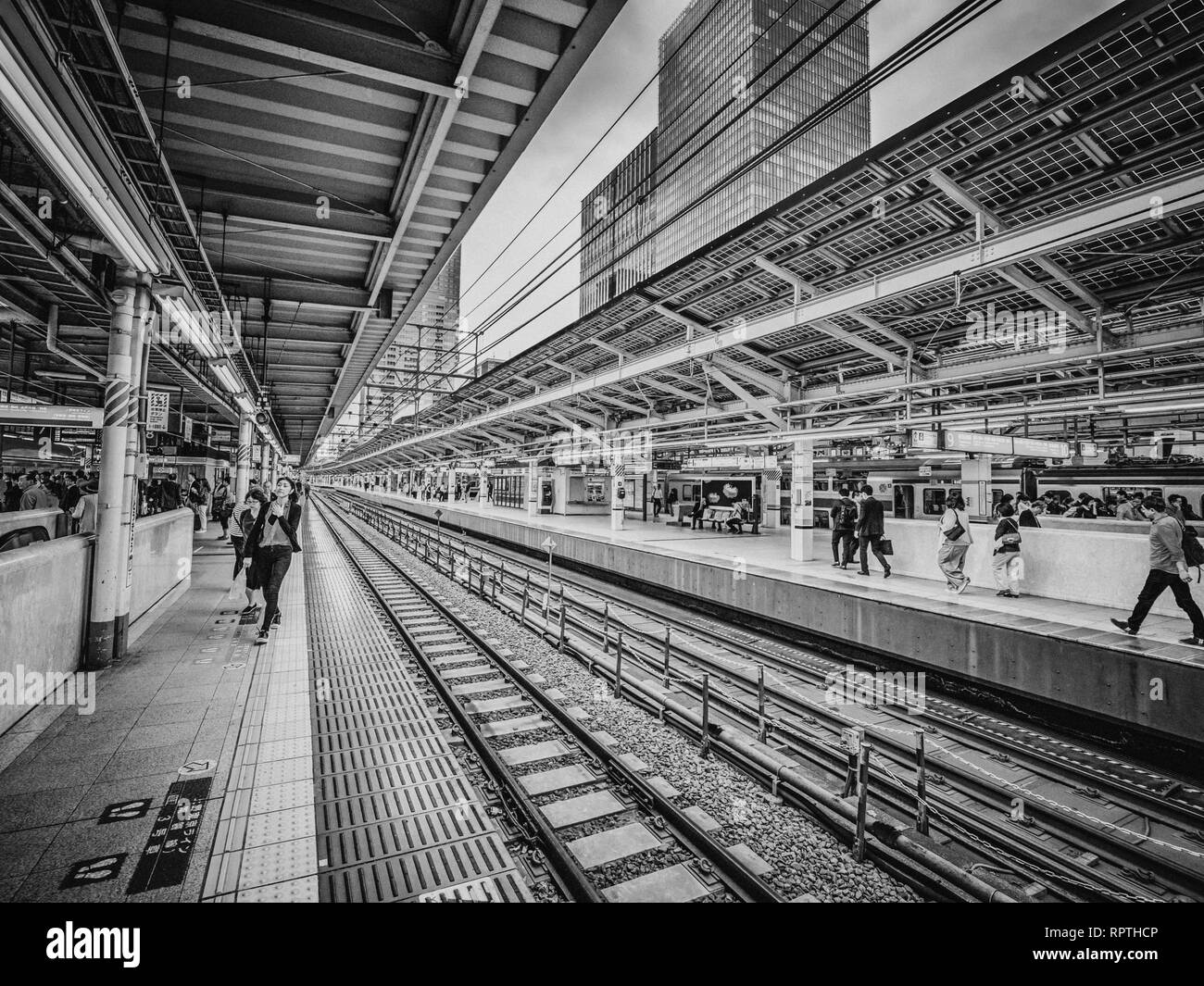 Railway Platform at Tokyo Station - TOKYO / JAPAN - JUNE 12, 2018 Stock ...