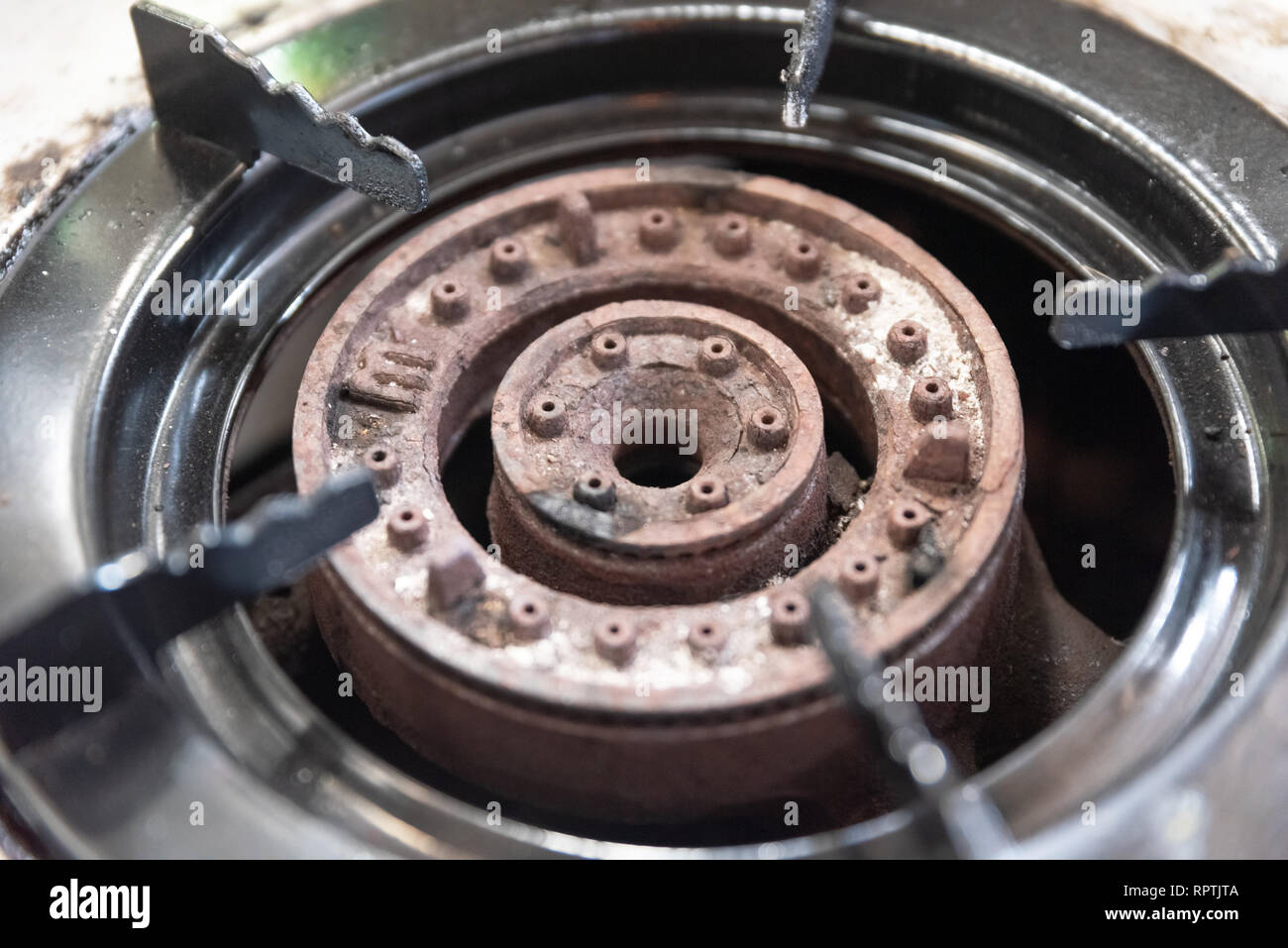 Old rusty gas cooker stove hi-res stock photography and images - Alamy