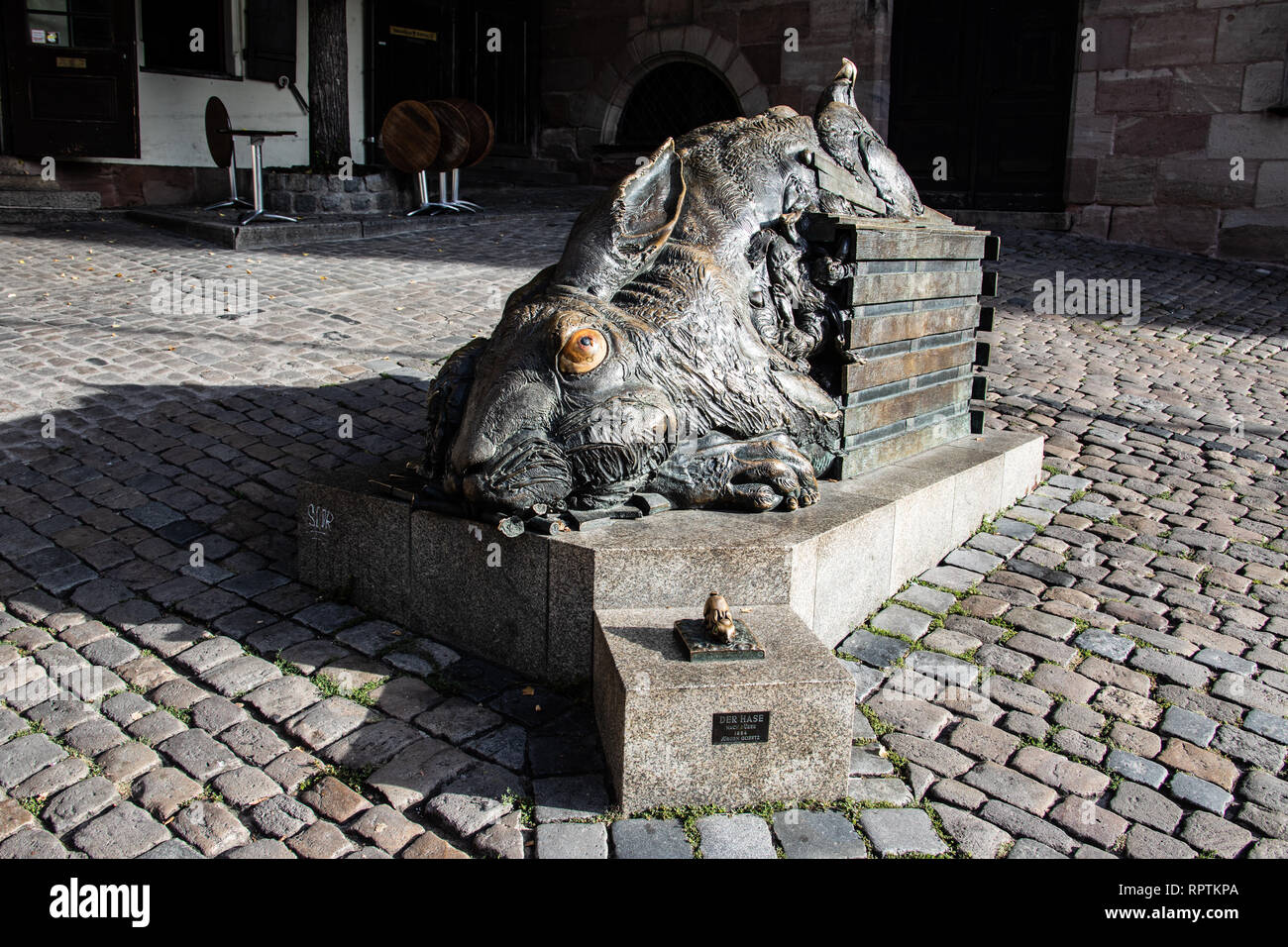 Hare sculpture hi-res stock photography and images - Alamy