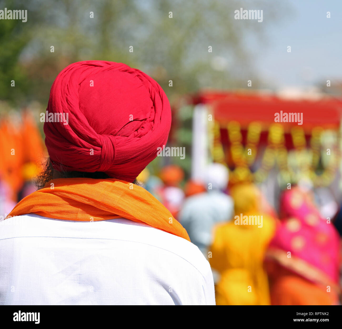 Sikh man with red turban and white shirt Stock Photo - Alamy