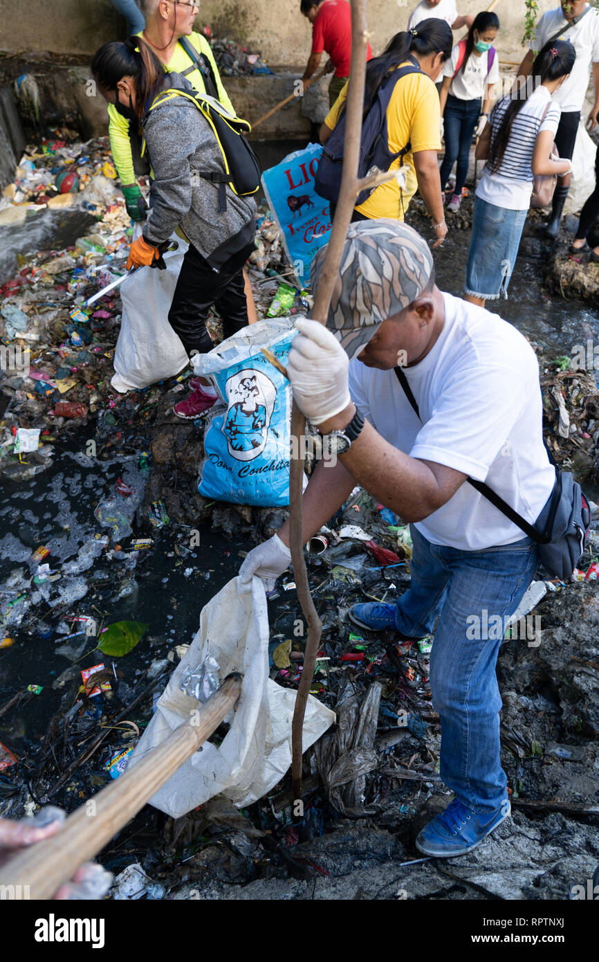 Plastic waste river asia hi-res stock photography and images - Alamy