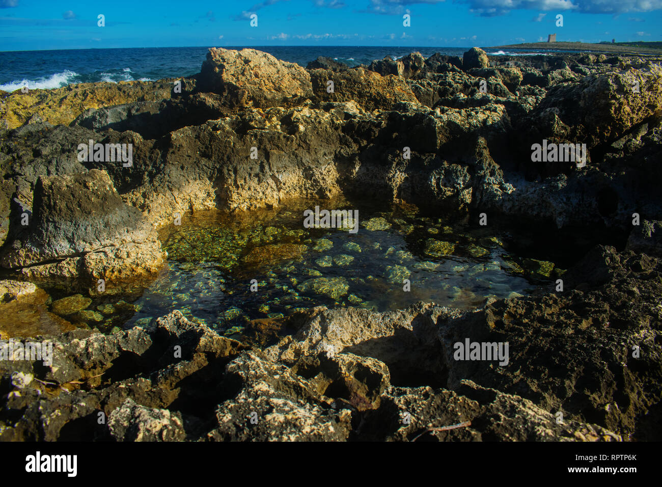 Pebbles in a pool of water hi-res stock photography and images - Alamy