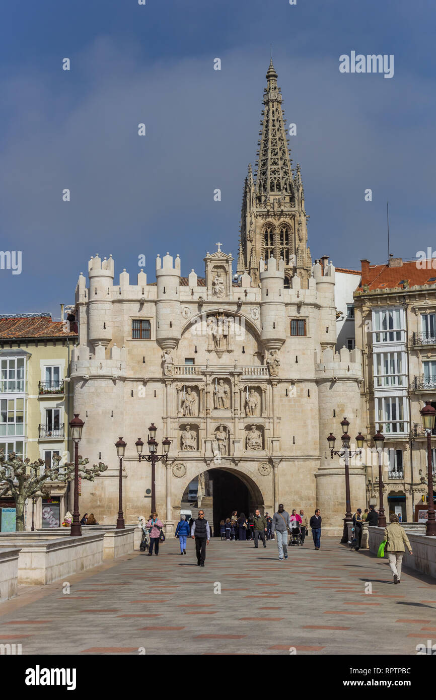 Santa Maria bridge and historic city gate in Burgos, Spain Stock Photo ...
