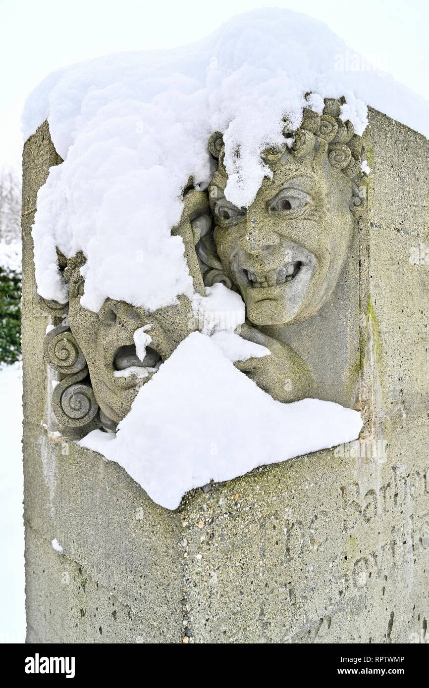 Face concrete hi-res stock photography and images - Alamy