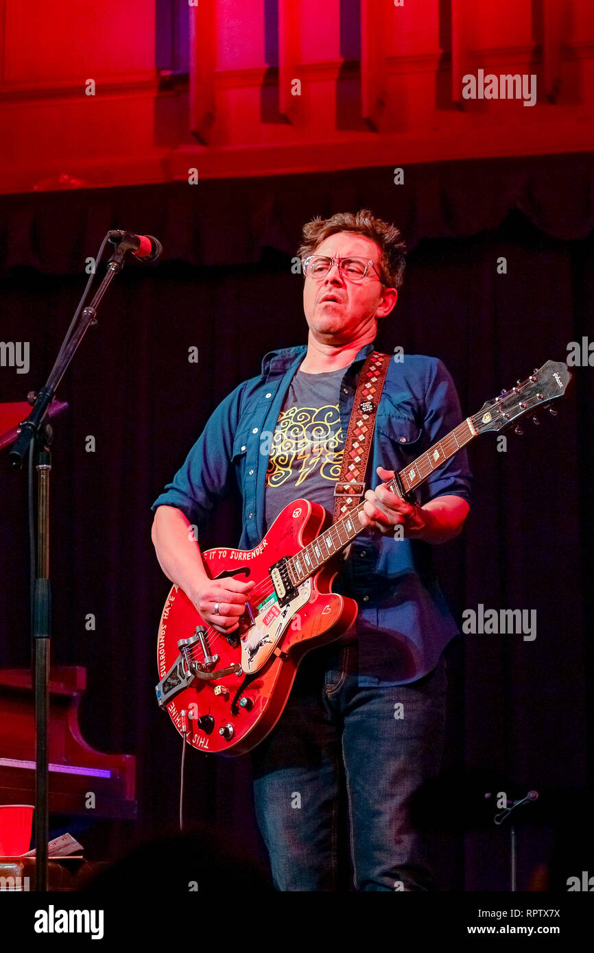 Singer canadian hi-res stock photography and images - Alamy