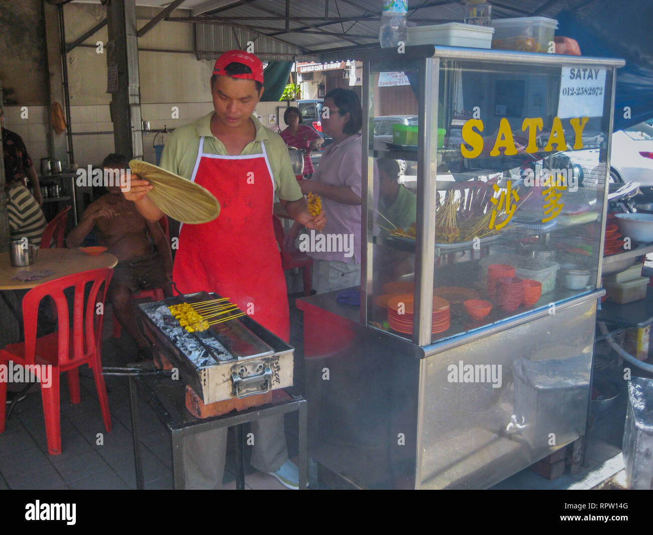 Man cooking traditional satay in Jonker Street, Malacca (Melaka ...