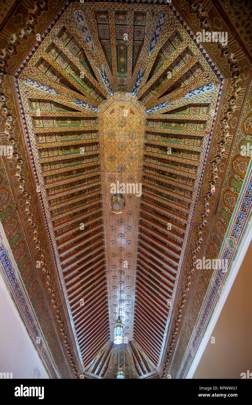 Islamic art pattern ceiling hi-res stock photography and images - Alamy