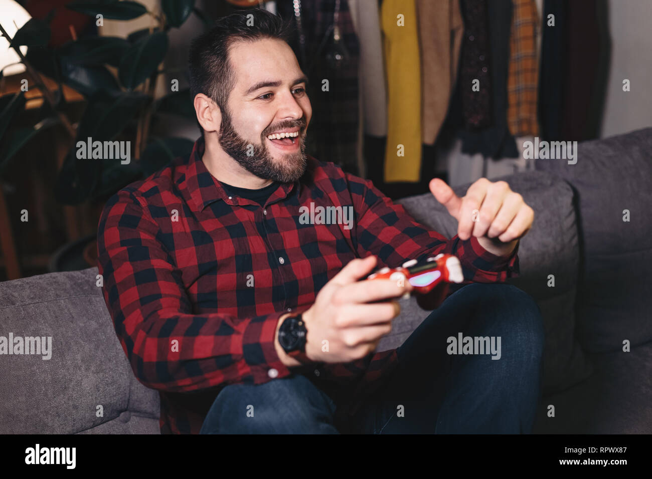 Addicted to gaming man tv hi-res stock photography and images - Alamy