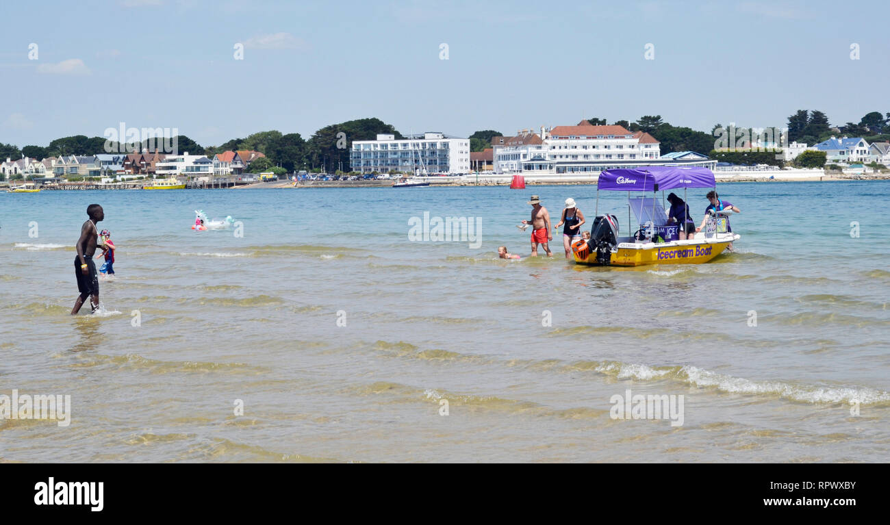 Ice cream boat hi-res stock photography and images - Alamy
