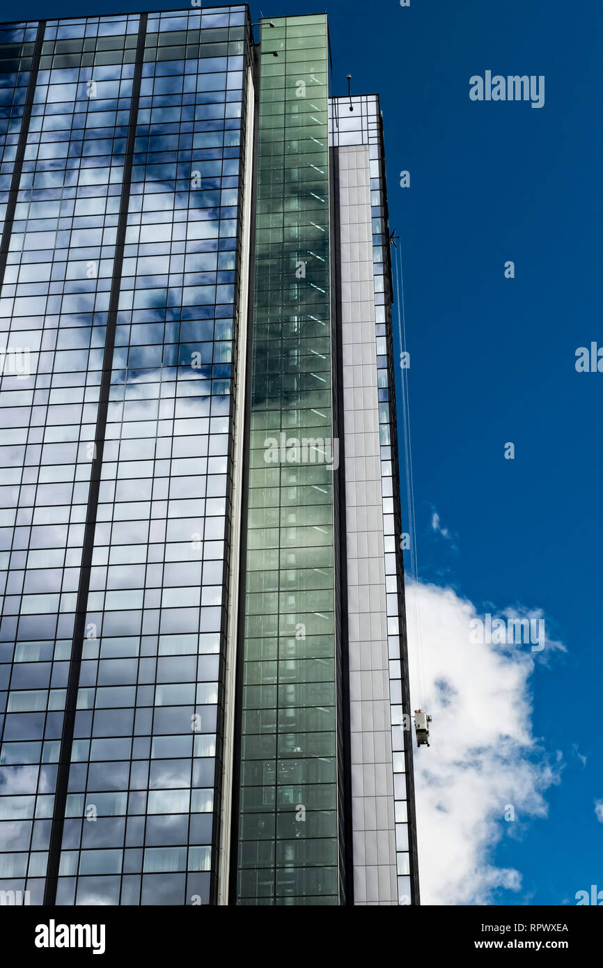Skyscraper cleaning hi-res stock photography and images - Alamy