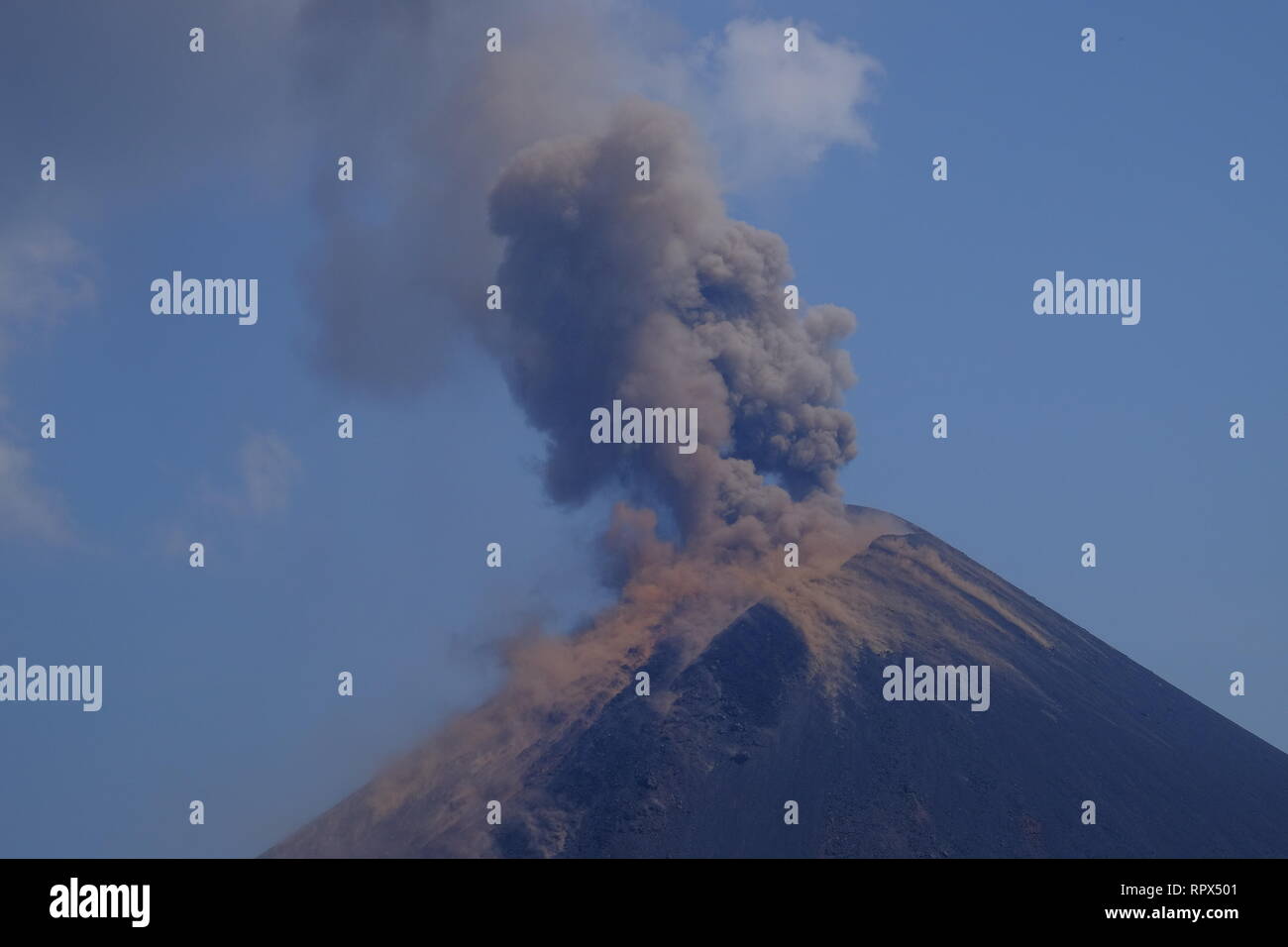 Krakatoa volcano hi-res stock photography and images - Alamy