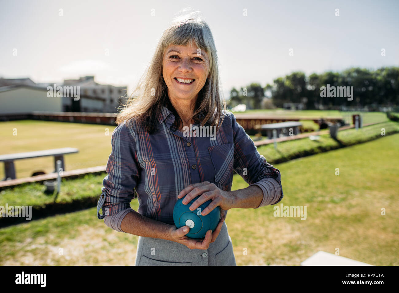 Elderly people sport smiling hi-res stock photography and images - Alamy