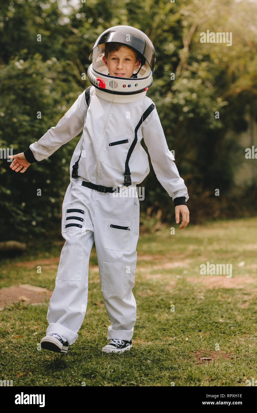 Astronaut wearing space suit hi-res stock photography and images - Alamy Astronaut wearing space suit hi-res stock photography and images - Alamy