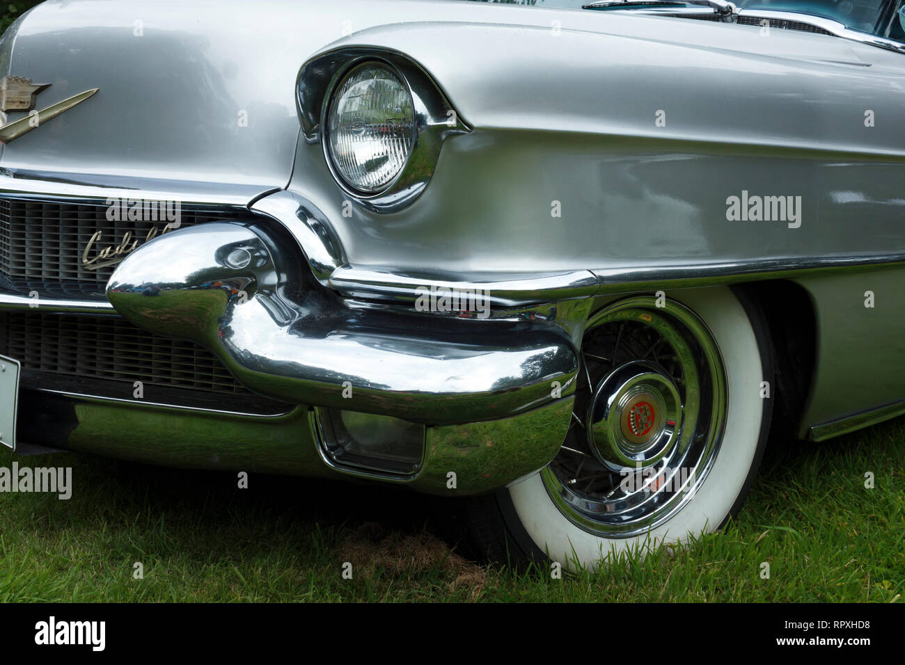 Cadillac Front Wing Stock Photo - Alamy