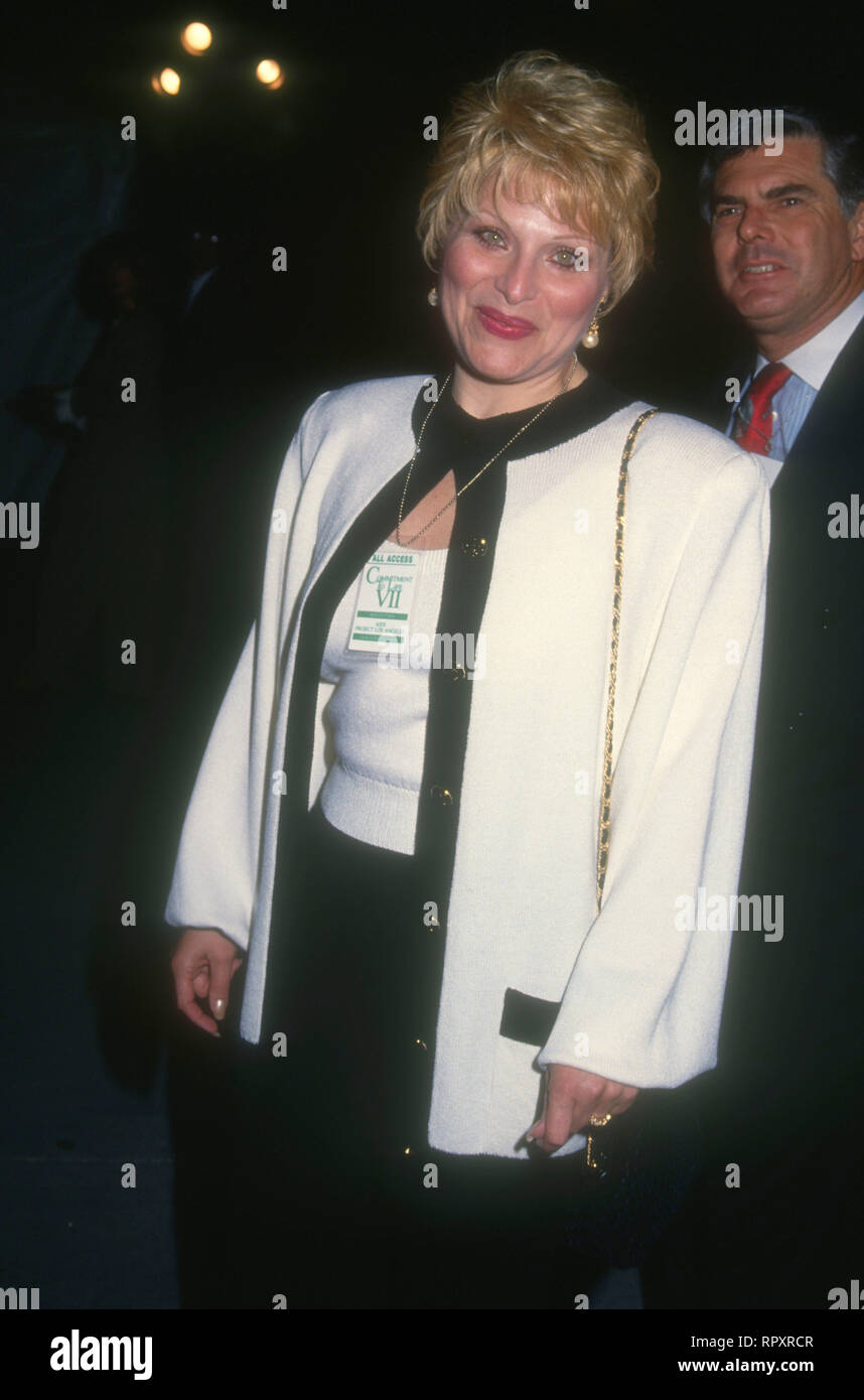 UNIVERSAL CITY, CA - JANUARY 27: Actress/singer Roslyn Kind attends ...