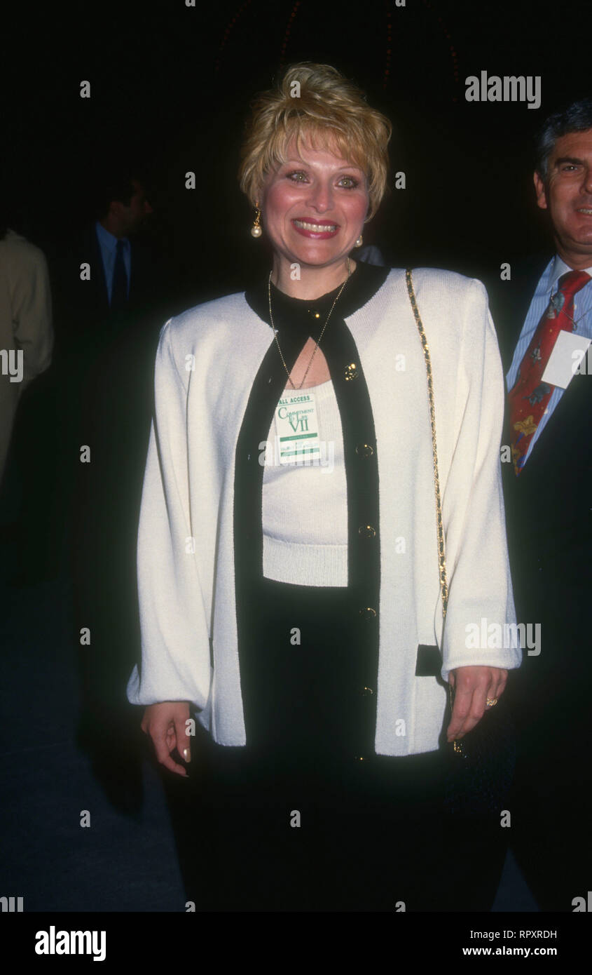 UNIVERSAL CITY, CA - JANUARY 27: Actress/singer Roslyn Kind attends ...