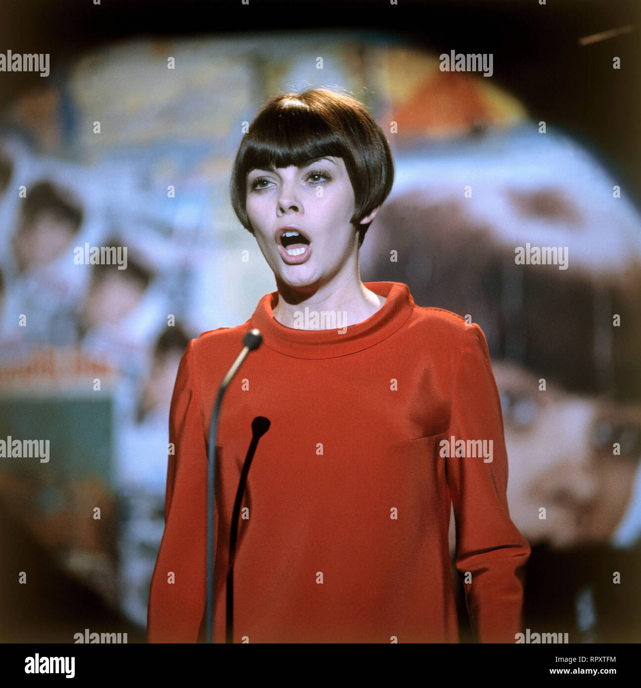 Mireille mathieu hi-res stock photography and images - Alamy
