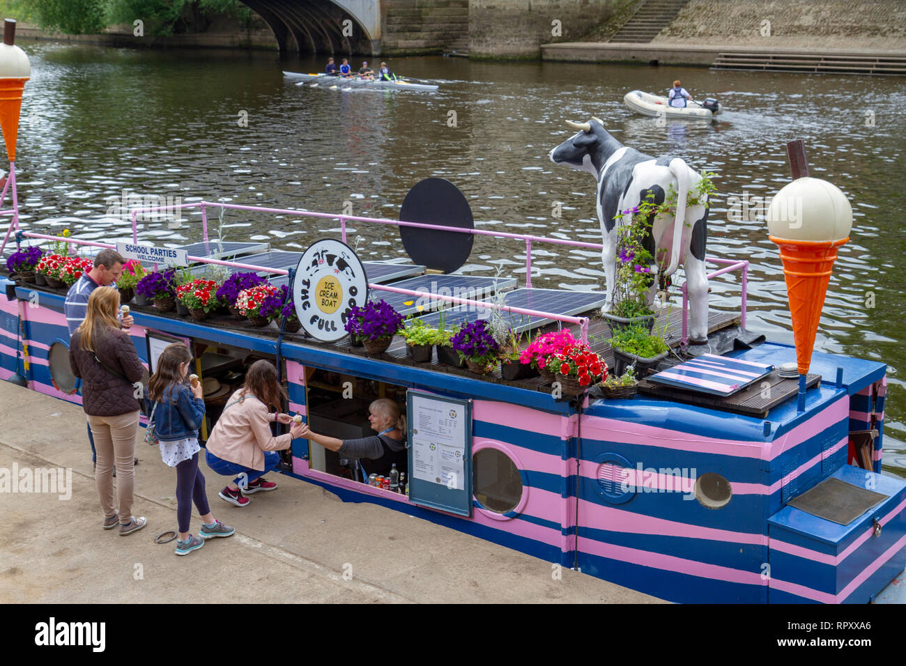 Full moo york hi-res stock photography and images - Alamy