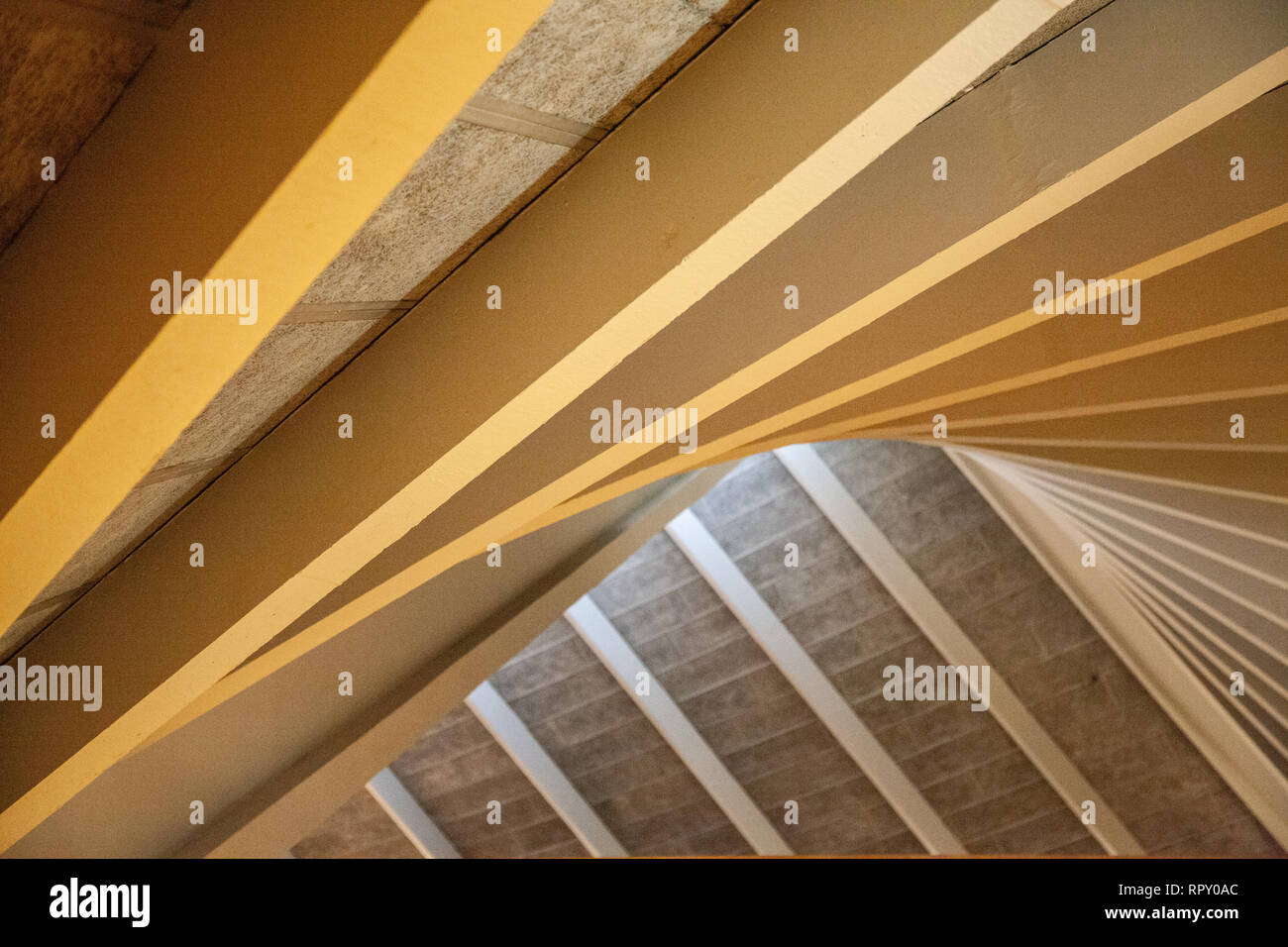 Abstract building angles hi-res stock photography and images - Alamy