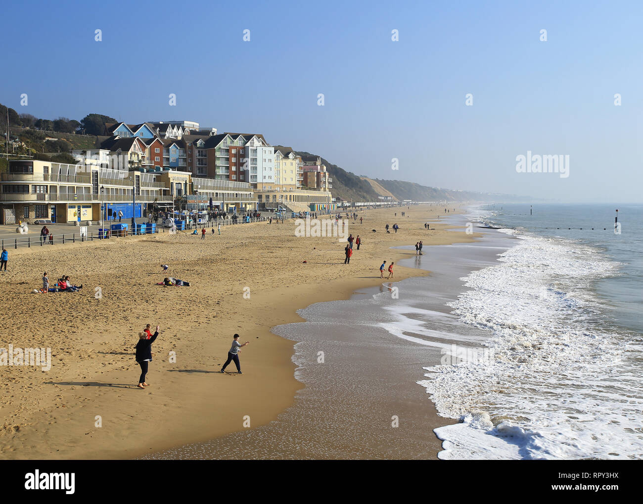 People enjoying the sunny weather on Bournemouth Beach Stock Photo - Alamy