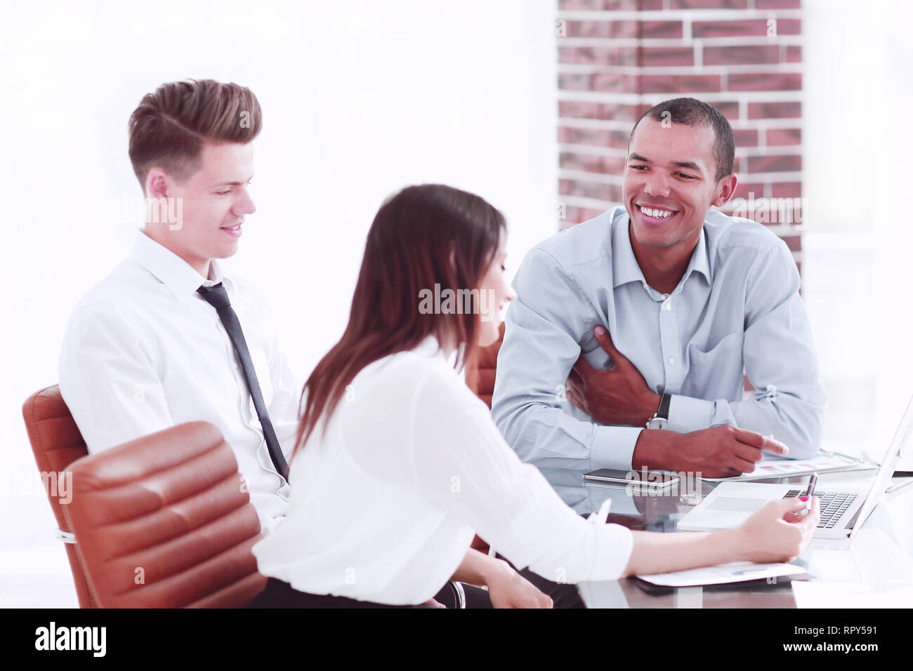 employees talking to a customer sitting at the Desk Stock Photo - Alamy