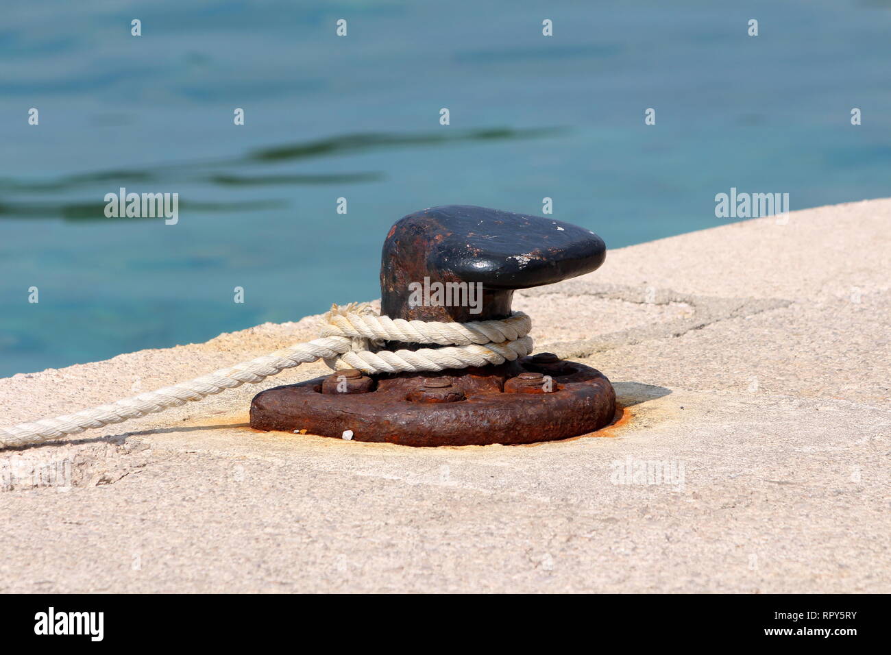 Iron mooring bollard hi-res stock photography and images - Alamy