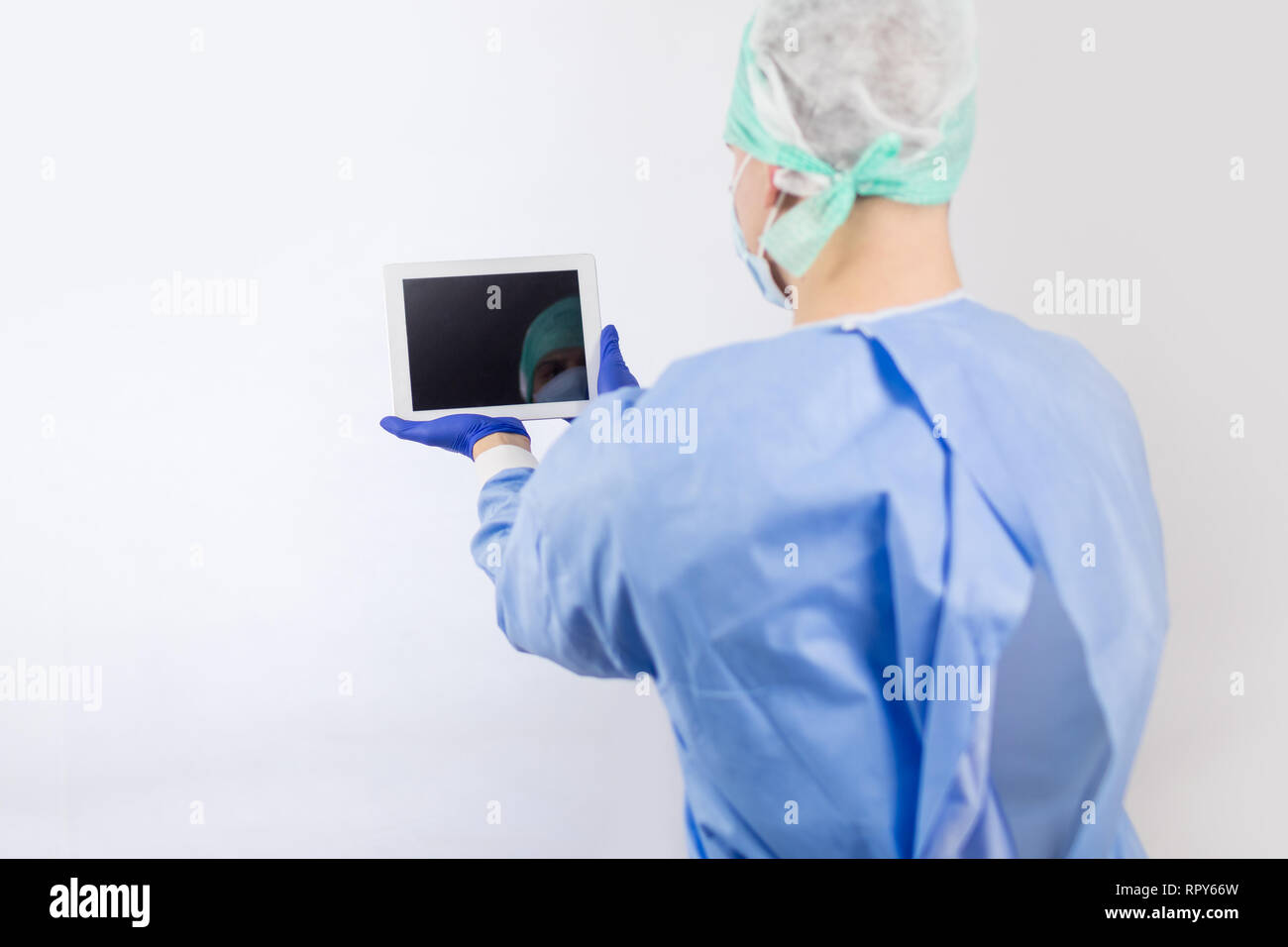 Surgeon doctor using face hi-res stock photography and images - Alamy