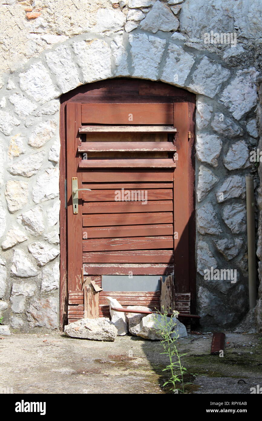 Short doors hi-res stock photography and images - Alamy