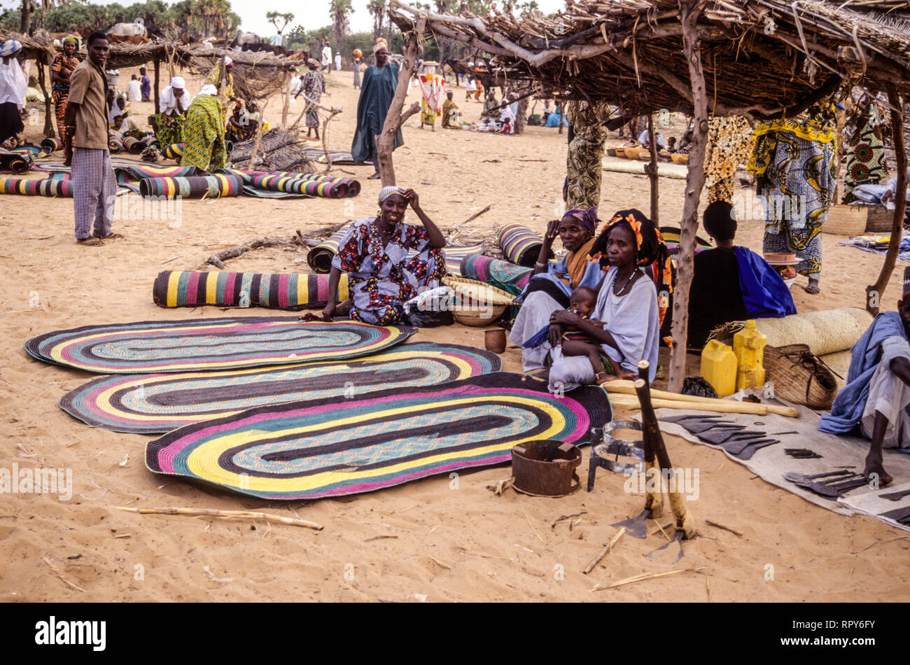 Women in niger hi-res stock photography and images - Alamy