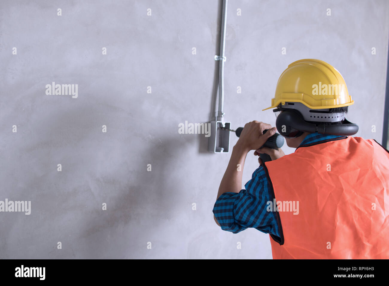 Construction worker set up hi-res stock photography and images - Alamy