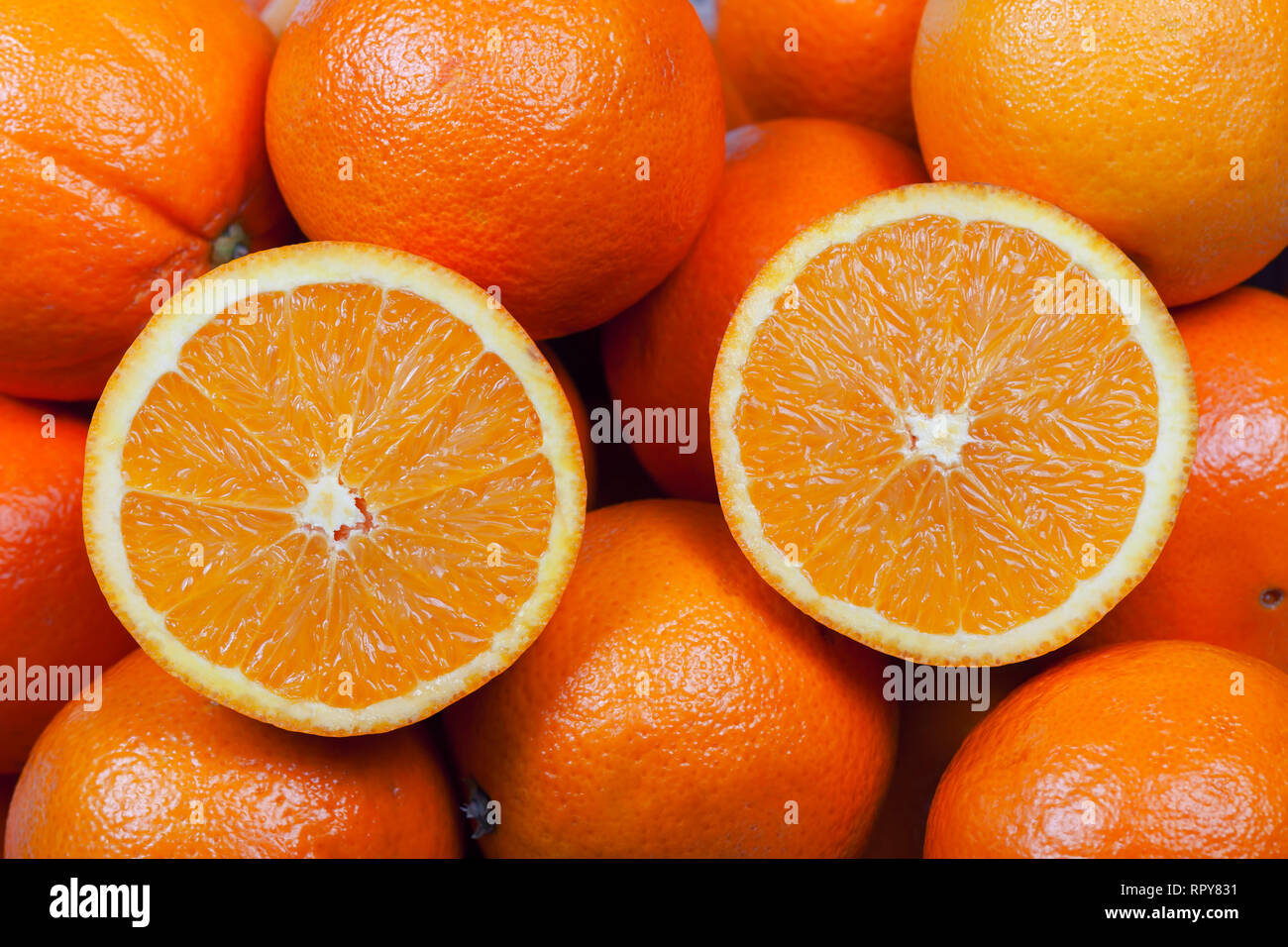 Pile of oranges hi-res stock photography and images - Alamy