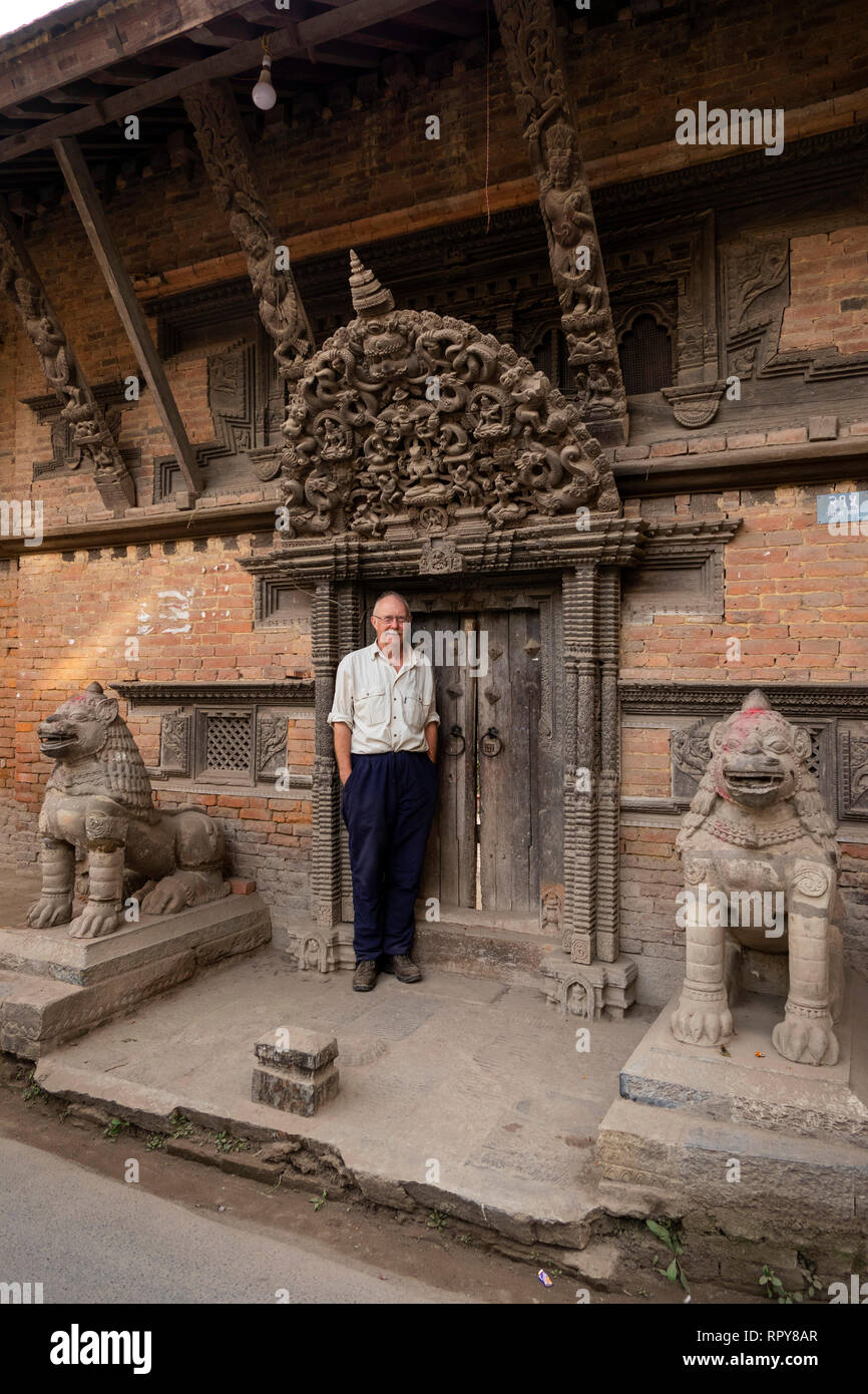 Nepal, Kathmandu, city centre, Jyatha Marg, Chhusya Bahal, senior male ...
