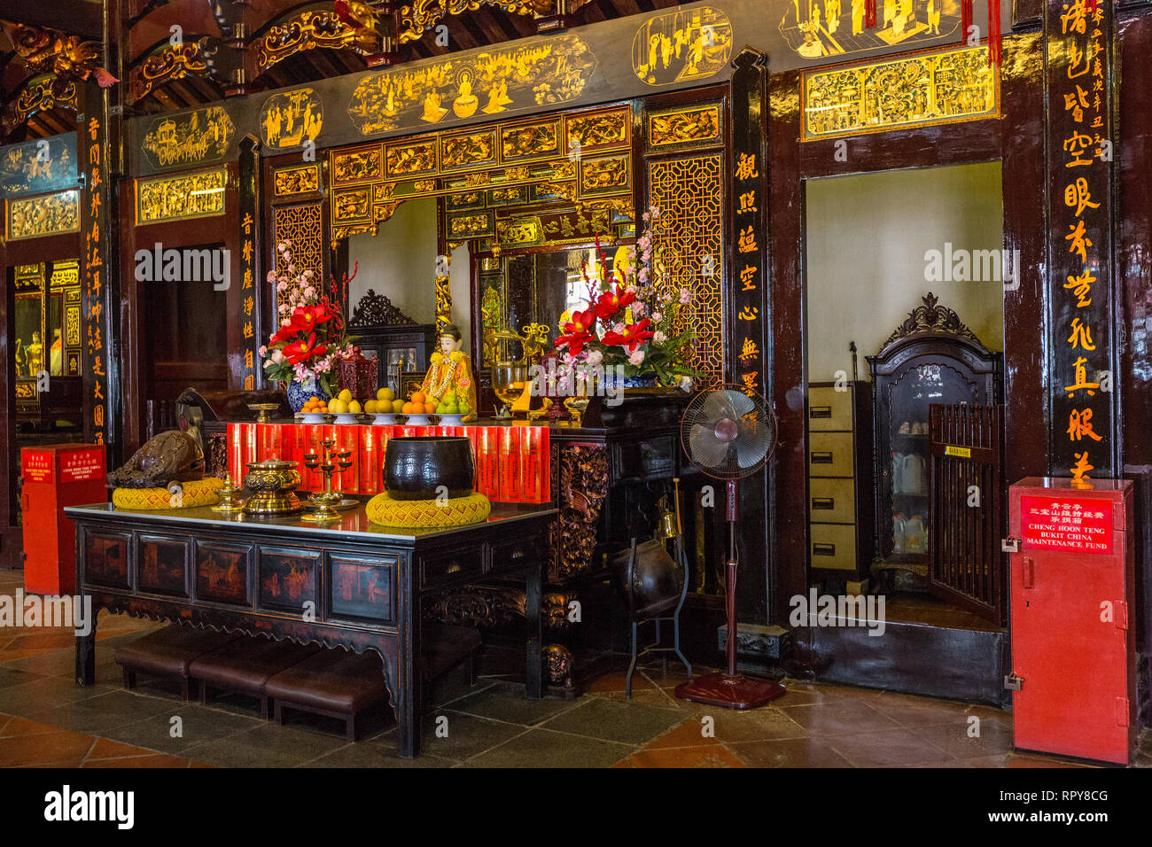 Chinese Temple Altar High Resolution Stock Photography and Images - Alamy