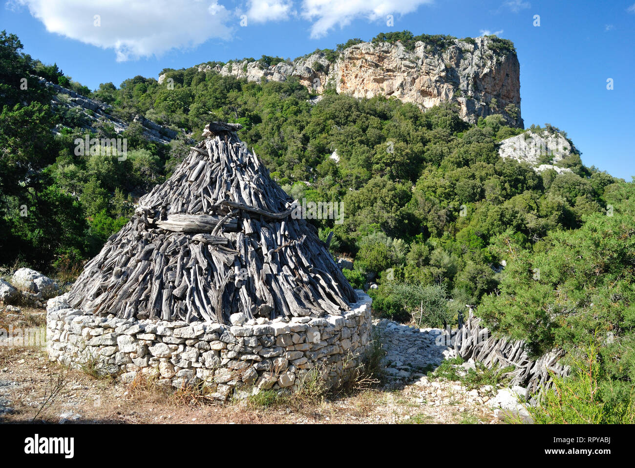 Refuge of the shepherd Sos Mojos (cuile Stock Photo - Alamy