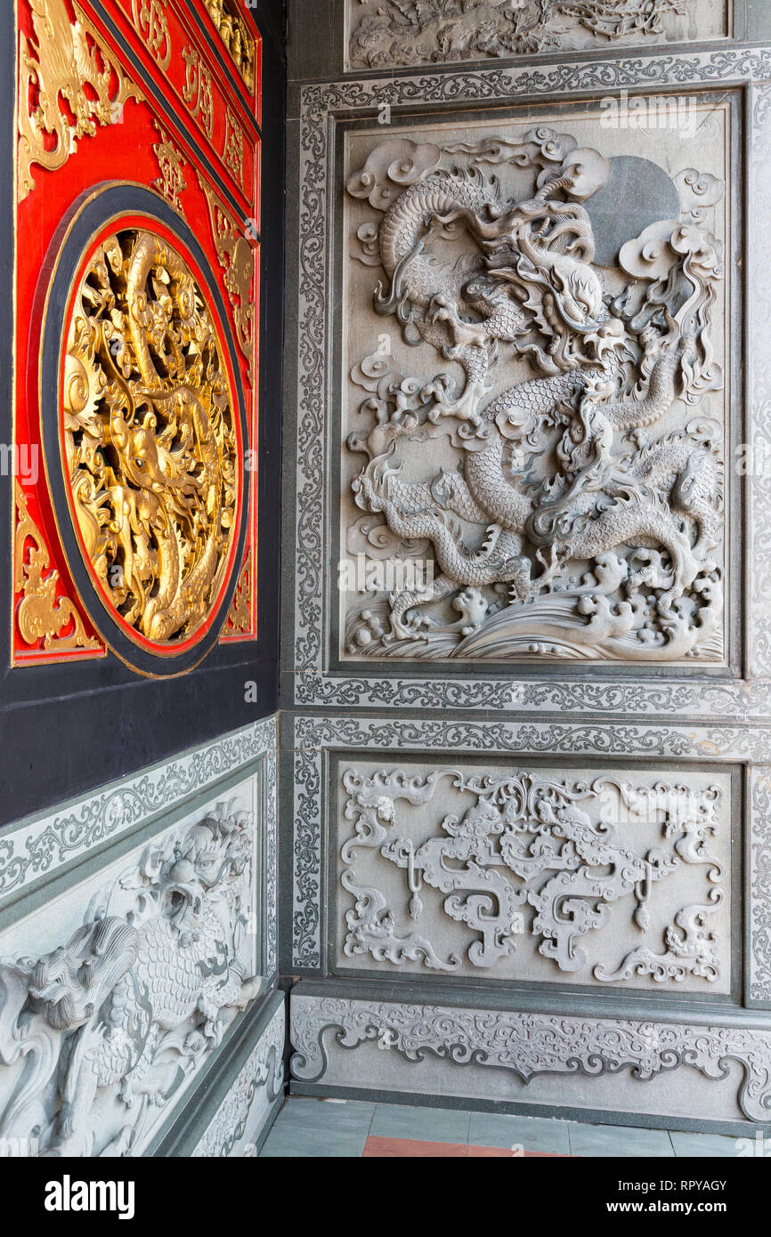 Chinese dragon sculpture hi-res stock photography and images - Alamy