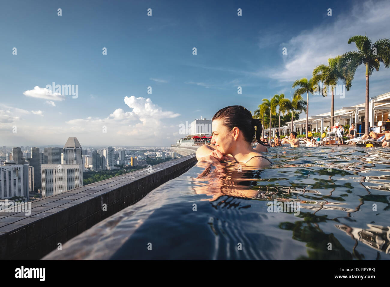 The wonderful rooftop infinity pool in Singapore Stock Photo - Alamy