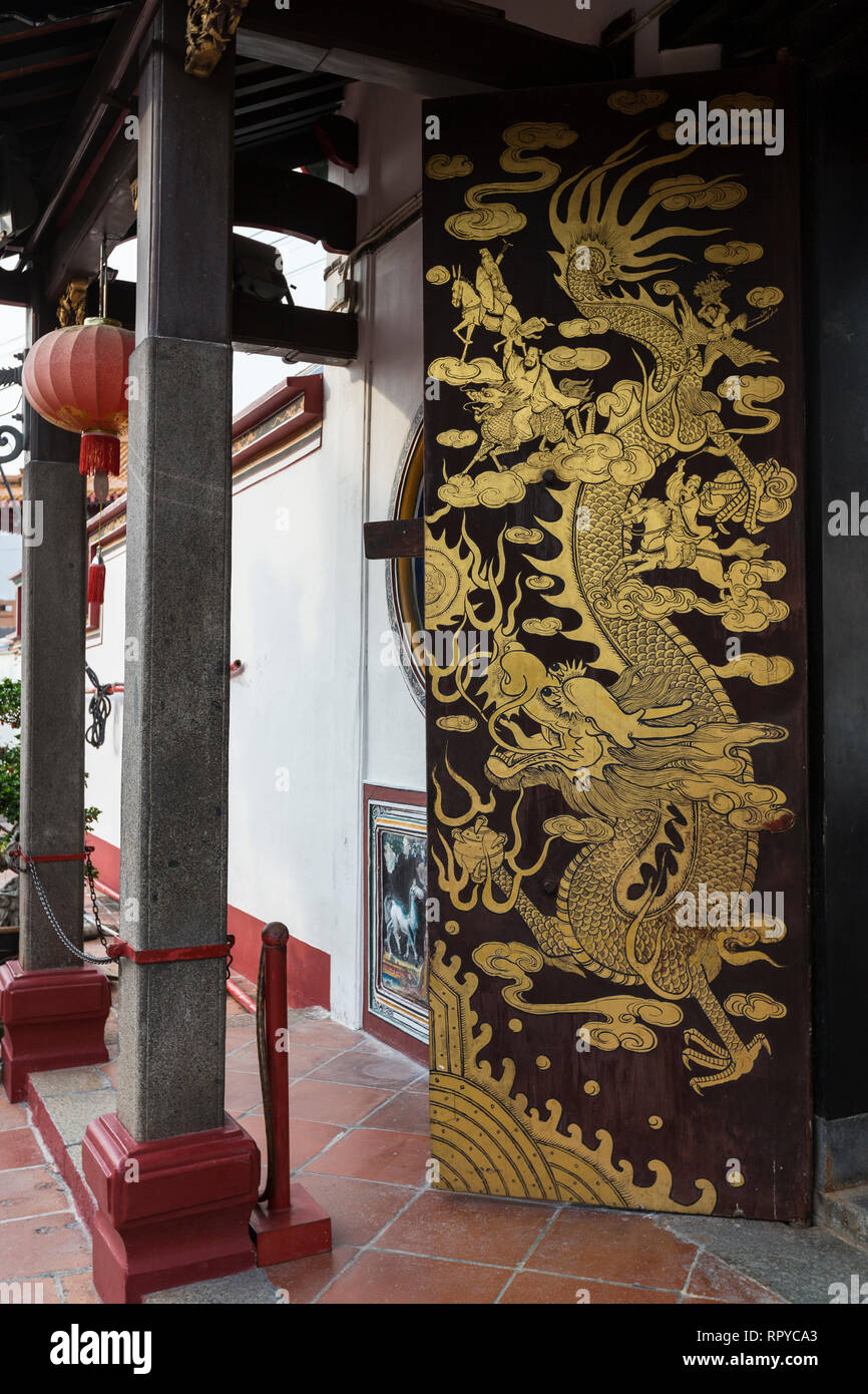 Dragon on Doorway, Siang Lin See (Xiang Lin Si) Mahayana Buddhist ...