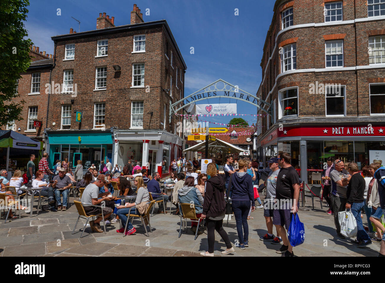Shambles york summer hi-res stock photography and images - Alamy