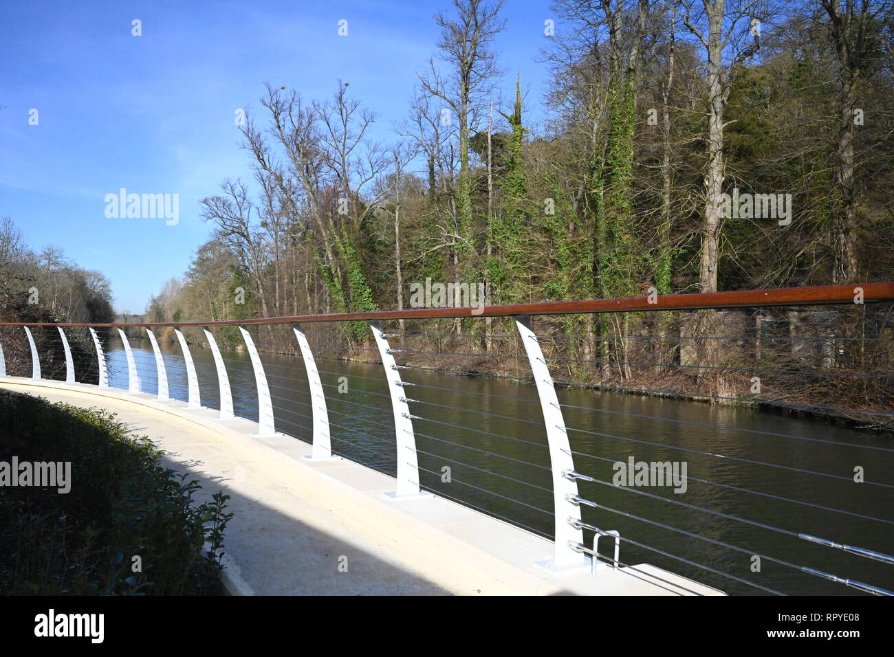 Riverside walk, Raymill Island in Maidenhead Stock Photo - Alamy