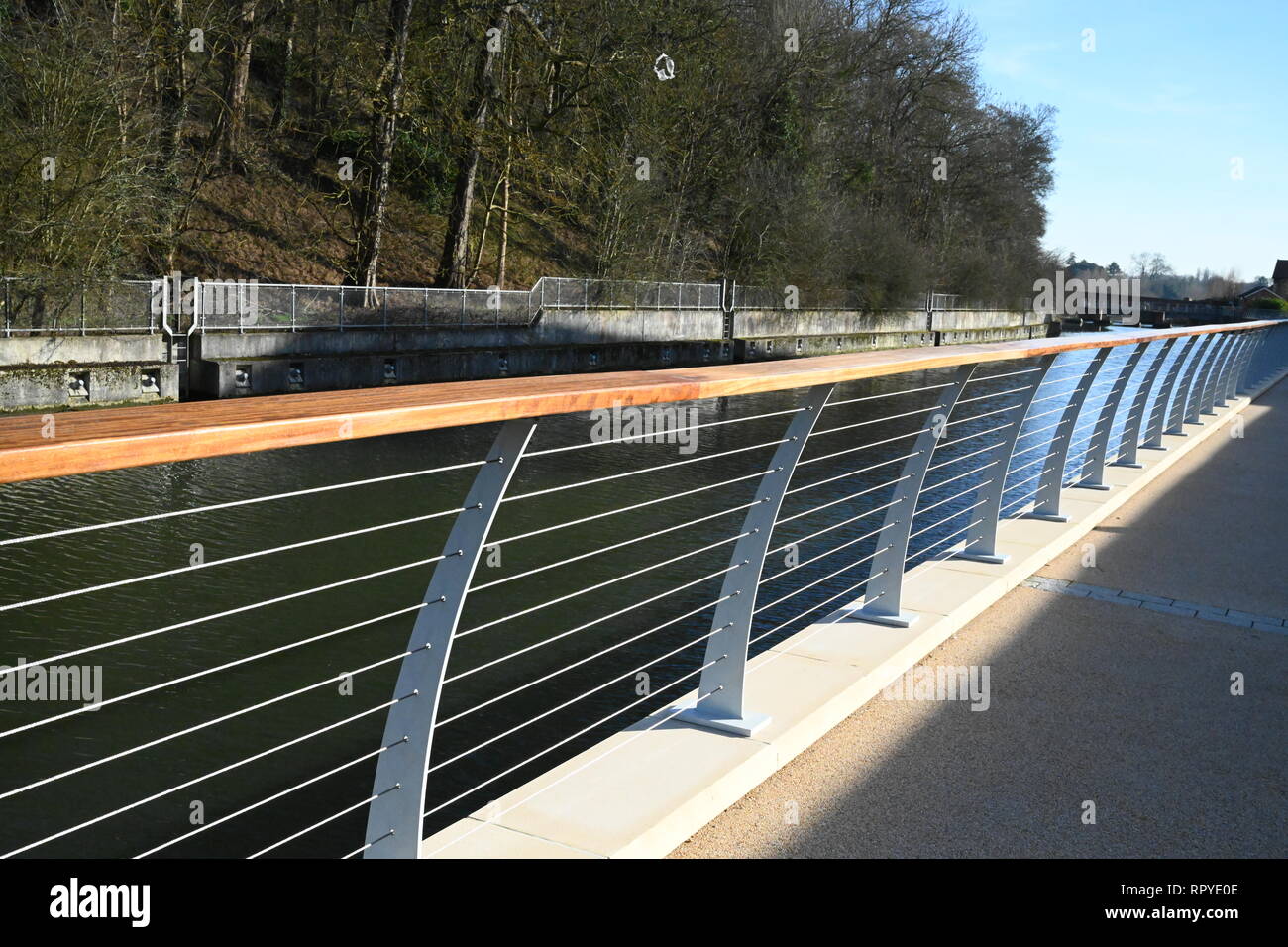 Riverside walk, Raymill Island in Maidenhead Stock Photo - Alamy