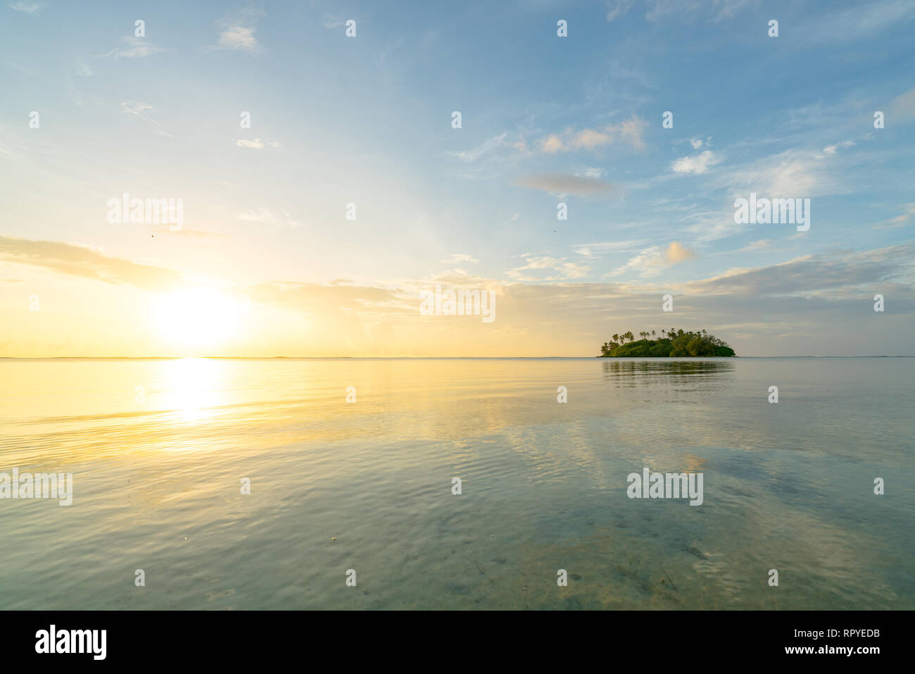 Muri beach cook islands dusk hi-res stock photography and images - Alamy