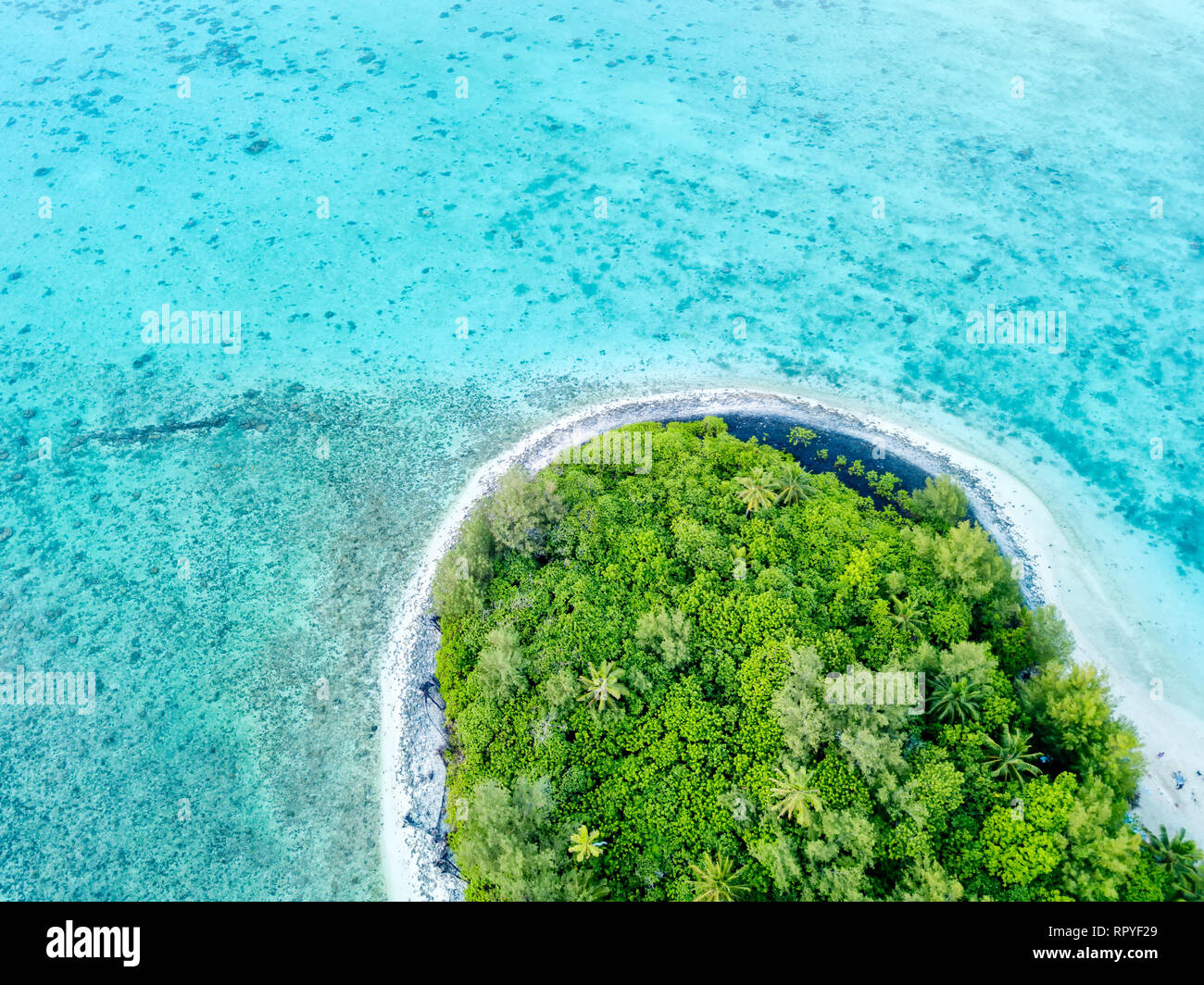An aerial view of Muri Lagoon on Rarotonga in the Cook Islands Stock ...