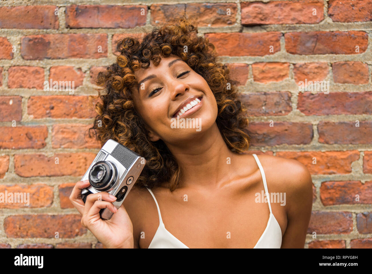 Group of afroamerican friends bonding in Manhattan, New York - Young ...