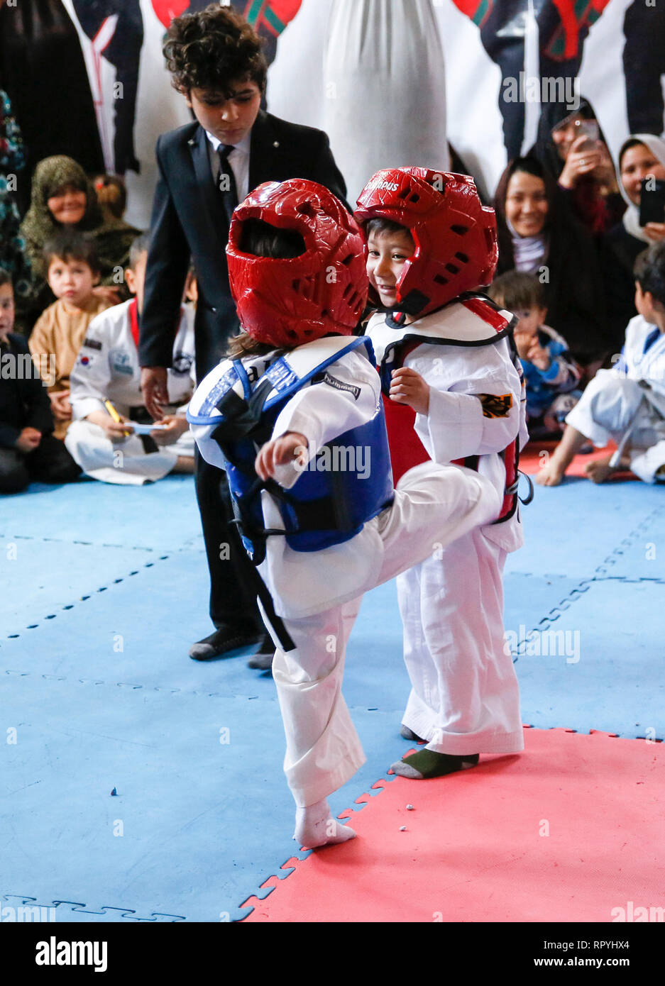 Taekwondo competition hi-res stock photography and images - Alamy