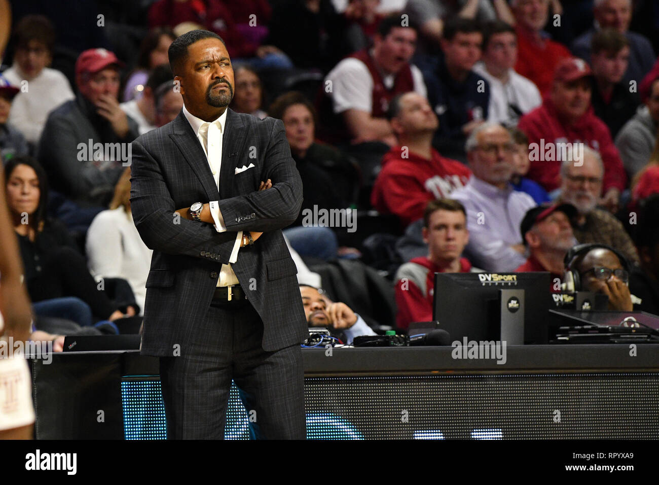 Tulsa golden hurricane basketball hi-res stock photography and images ...